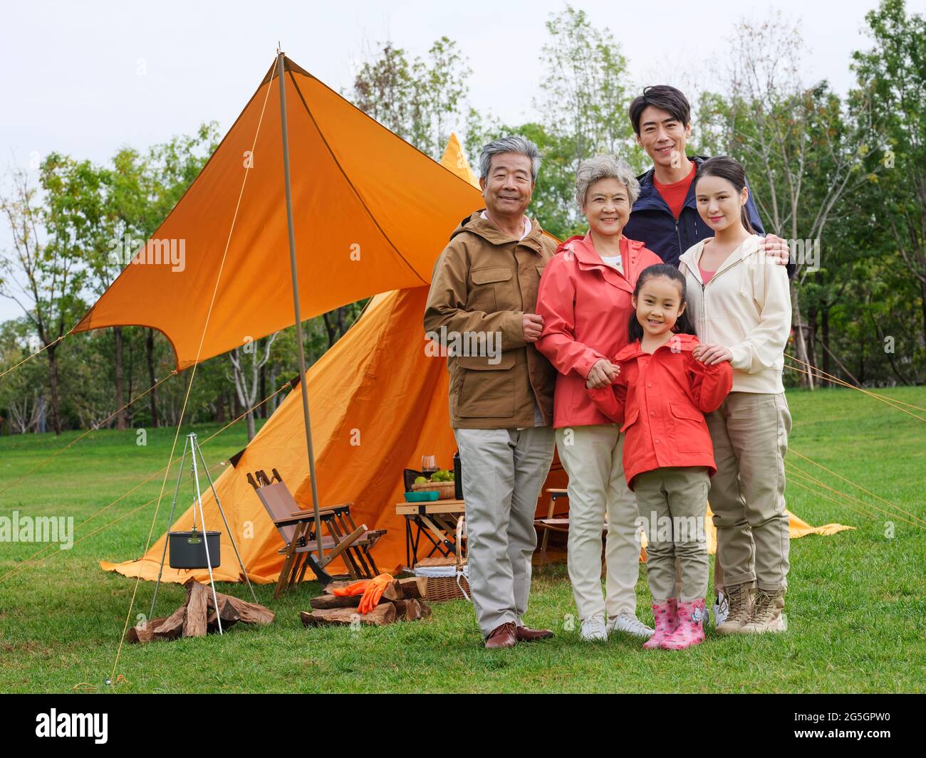 Happy family of five in the outdoor group photo high quality photo ...