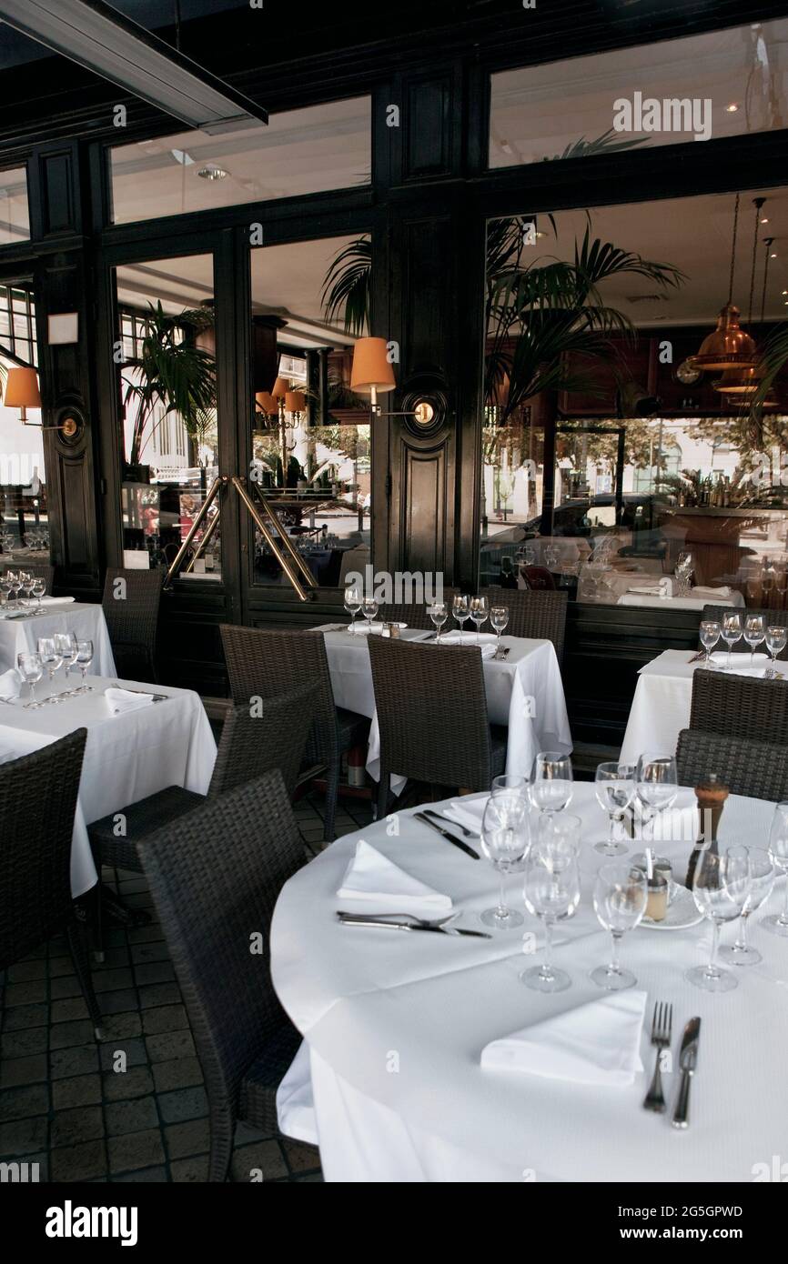 Interior of a typical luxurious French bistro Stock Photo - Alamy