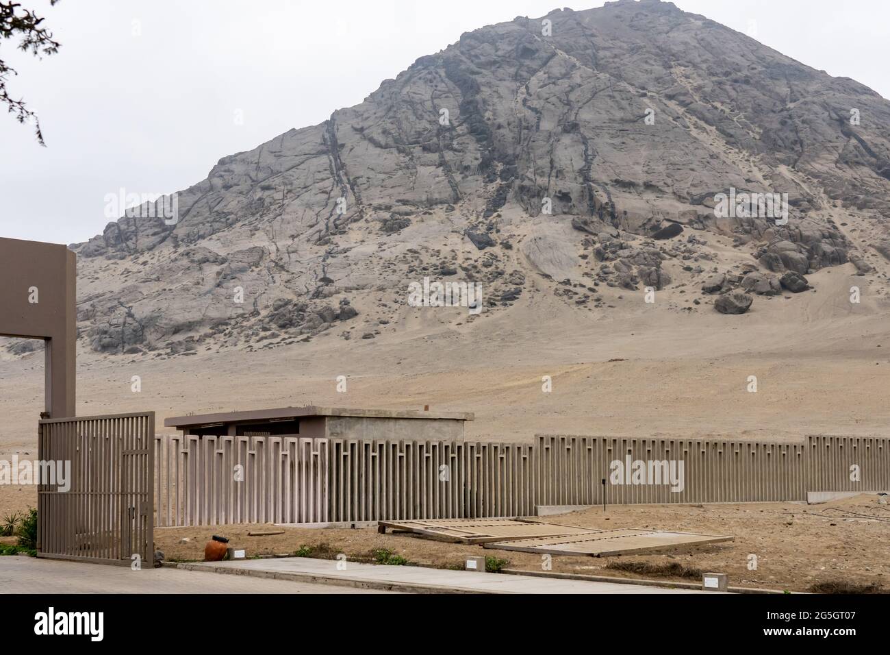 Temples of the sun and moon peru hi-res stock photography and images ...