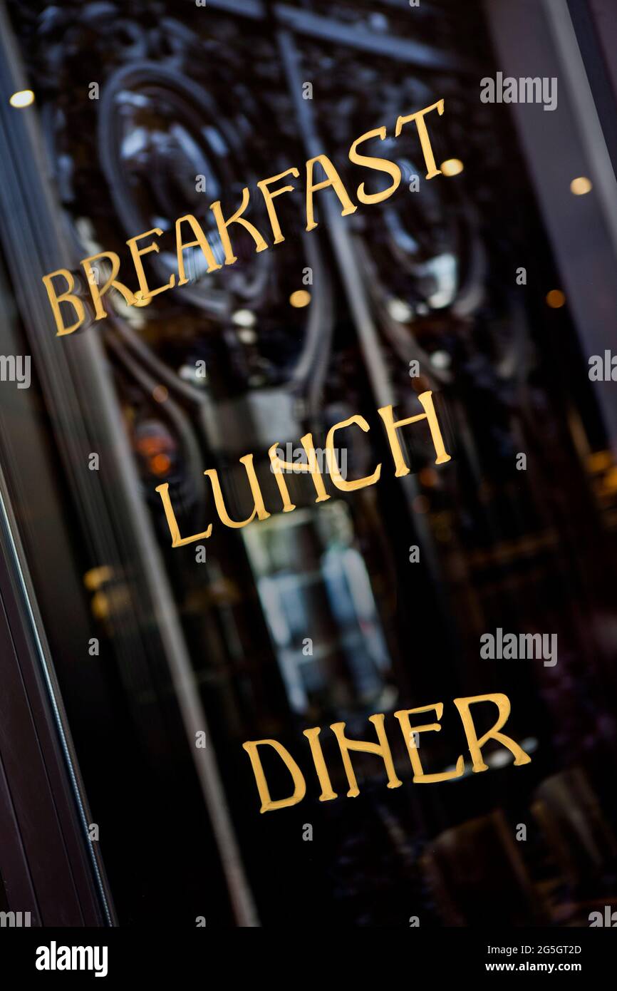 Restaurant signage for breakfast lunch or diner Stock Photo - Alamy