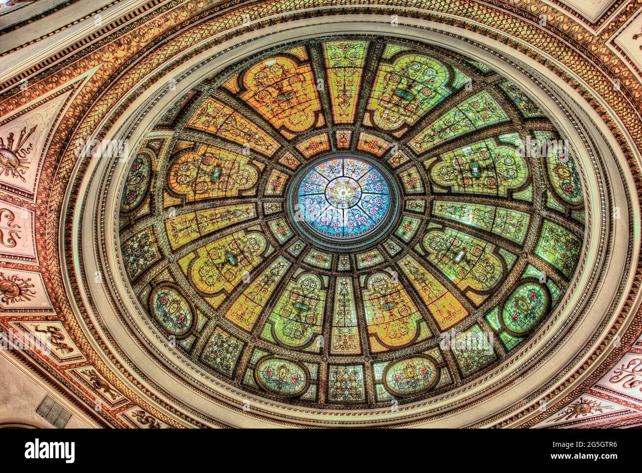GAR Rotunda at Chicago Cultural Center Architectural splendor of dome ...