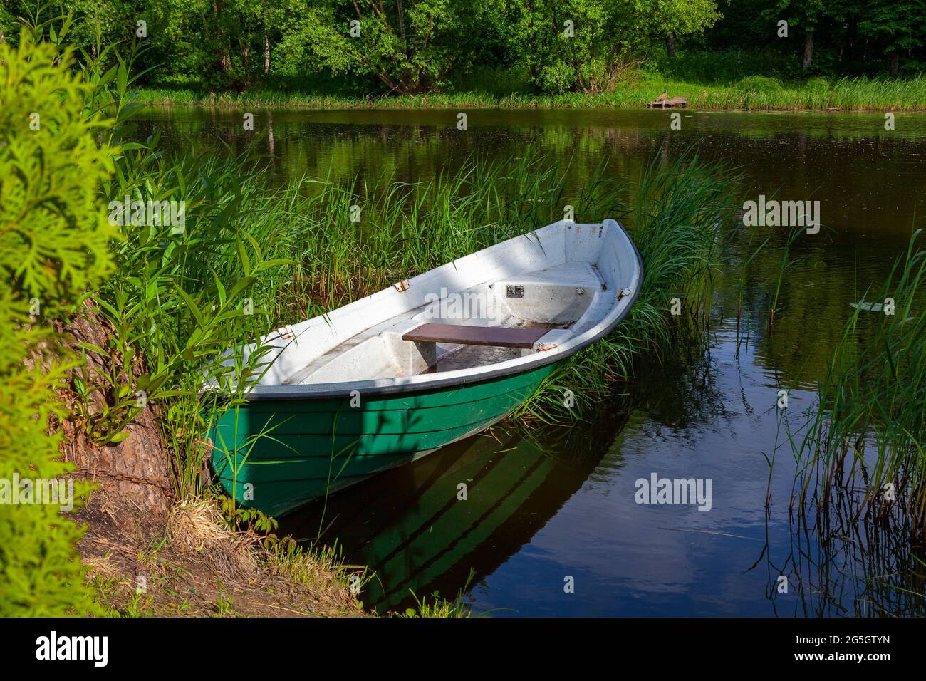 Empty wooden boat river bank hi-res stock photography and images - Alamy
