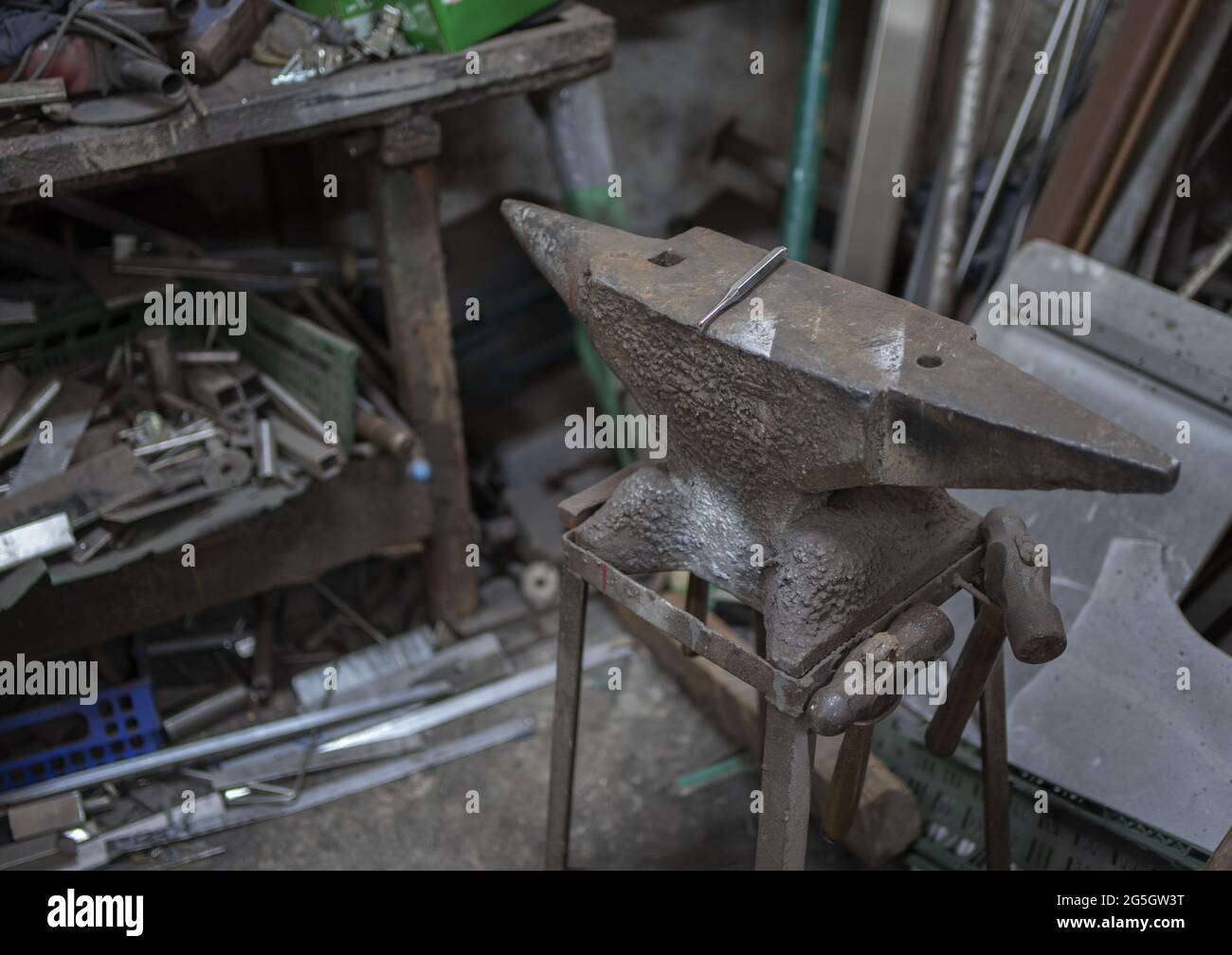 Anvil block hi-res stock photography and images - Alamy