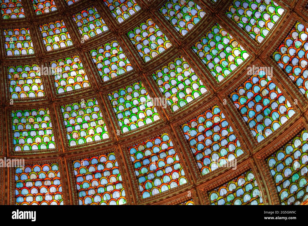 Tiffany Dome at Chicago Cultural Center a 38-foot-diametered ...