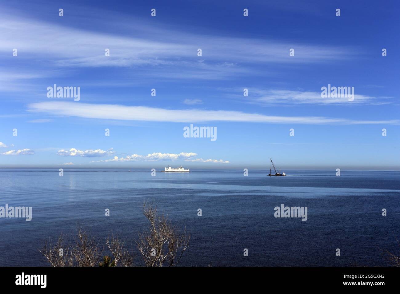 Long Island Sound off of Old Field Long Island New York Stock Photo - Alamy
