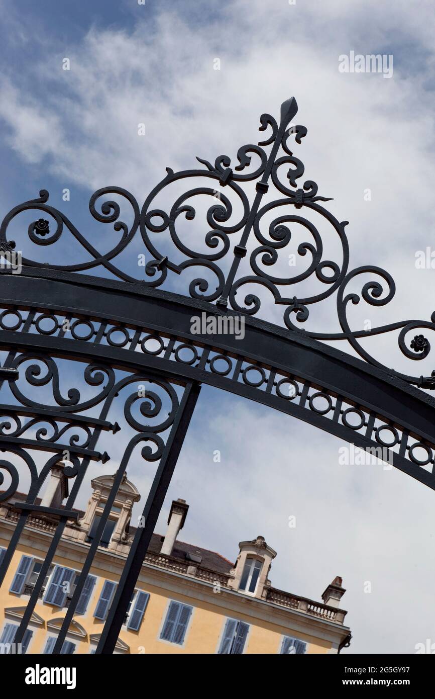 Wrought iron gate and French mansion on background Stock Photo - Alamy