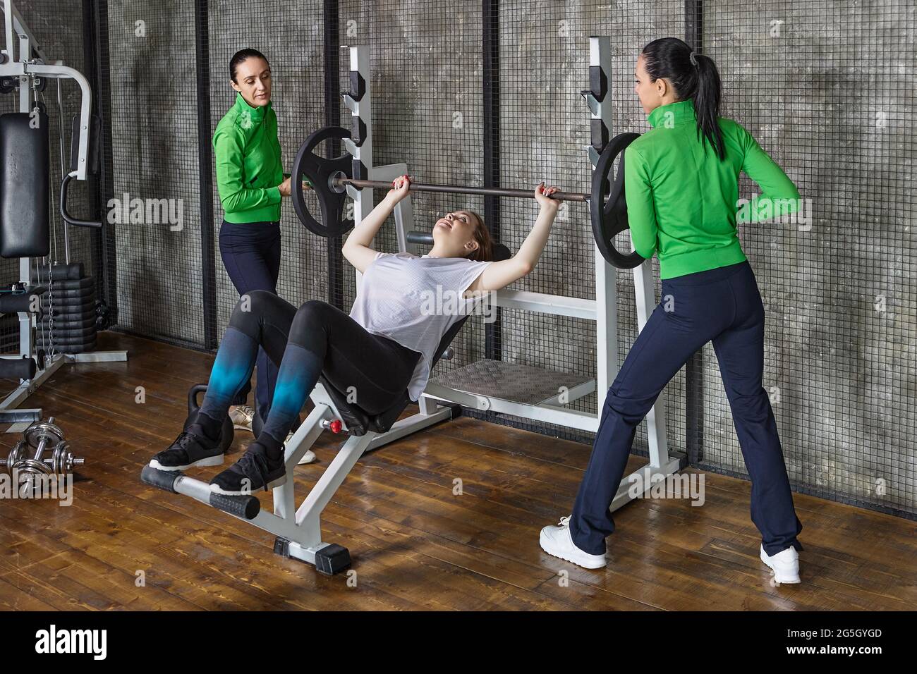 Barbell bench press, woman hi-res stock photography and images - Alamy