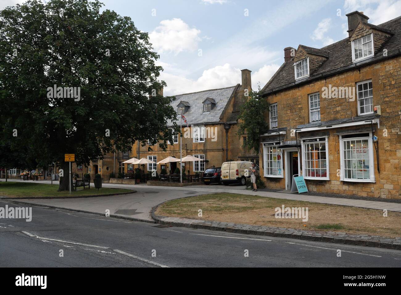 Village green england worcestershire hi-res stock photography and ...