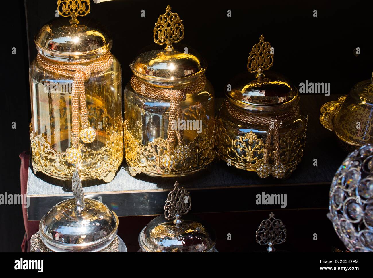 Gold jars hi-res stock photography and images - Alamy