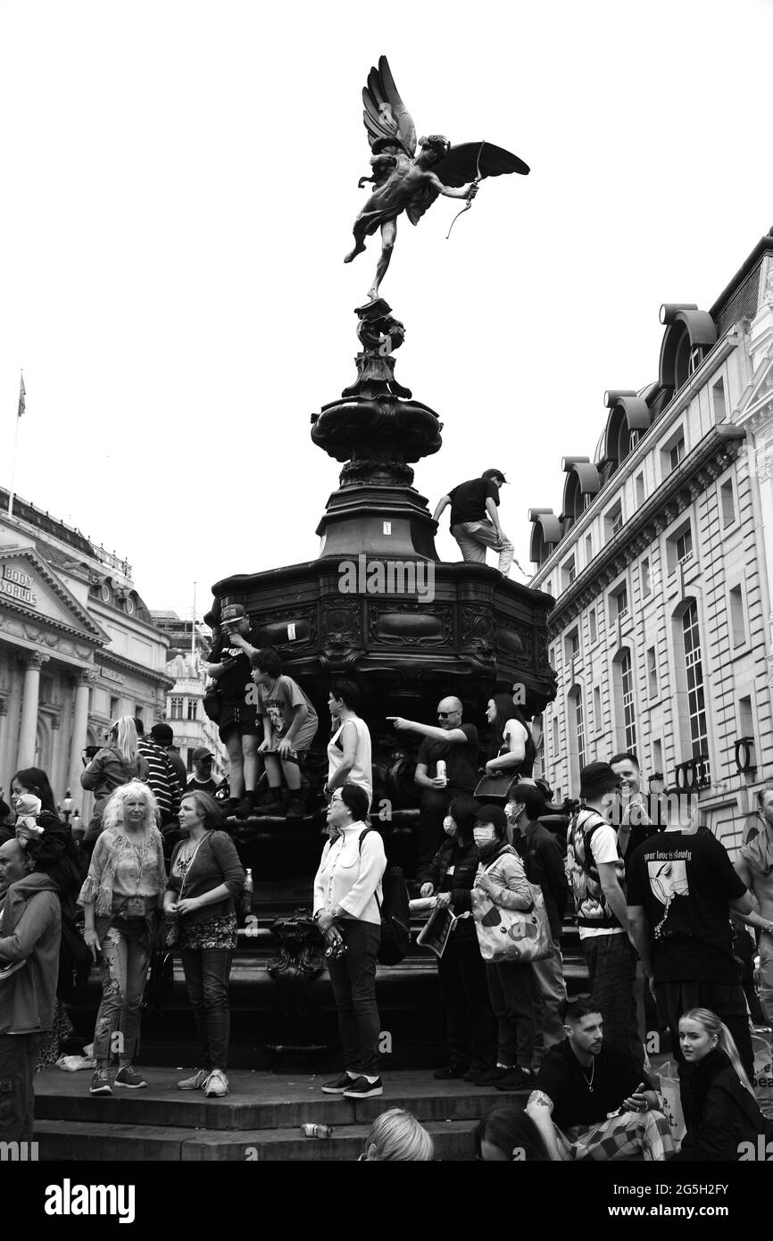 'Save Our Scene' demonstrator climbs the Eros statue in Piccadilly ...