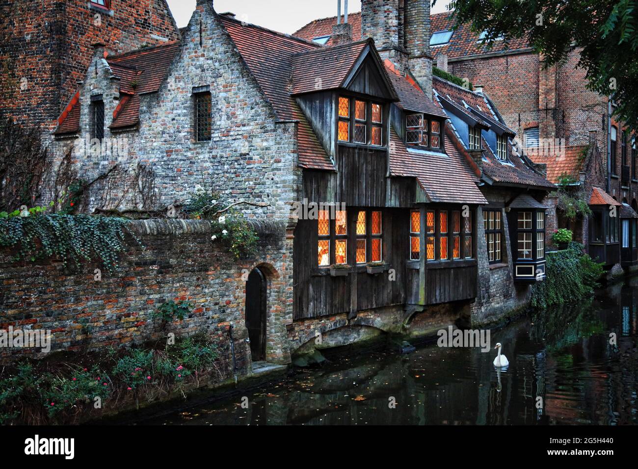 Medieval buildings hi-res stock photography and images - Alamy