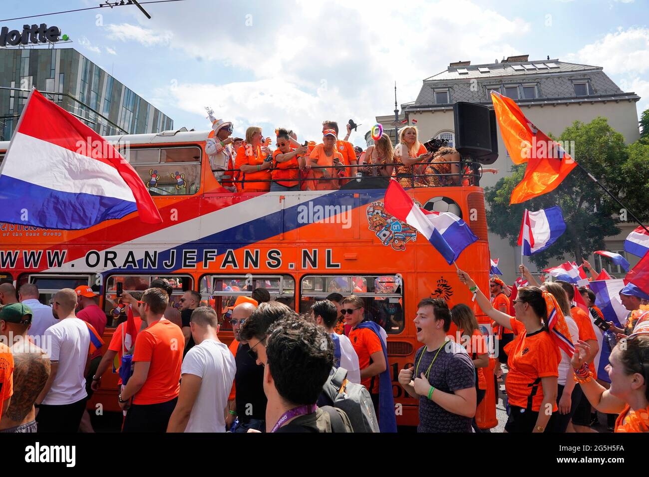 Dutch supporters hi-res stock photography and images - Alamy