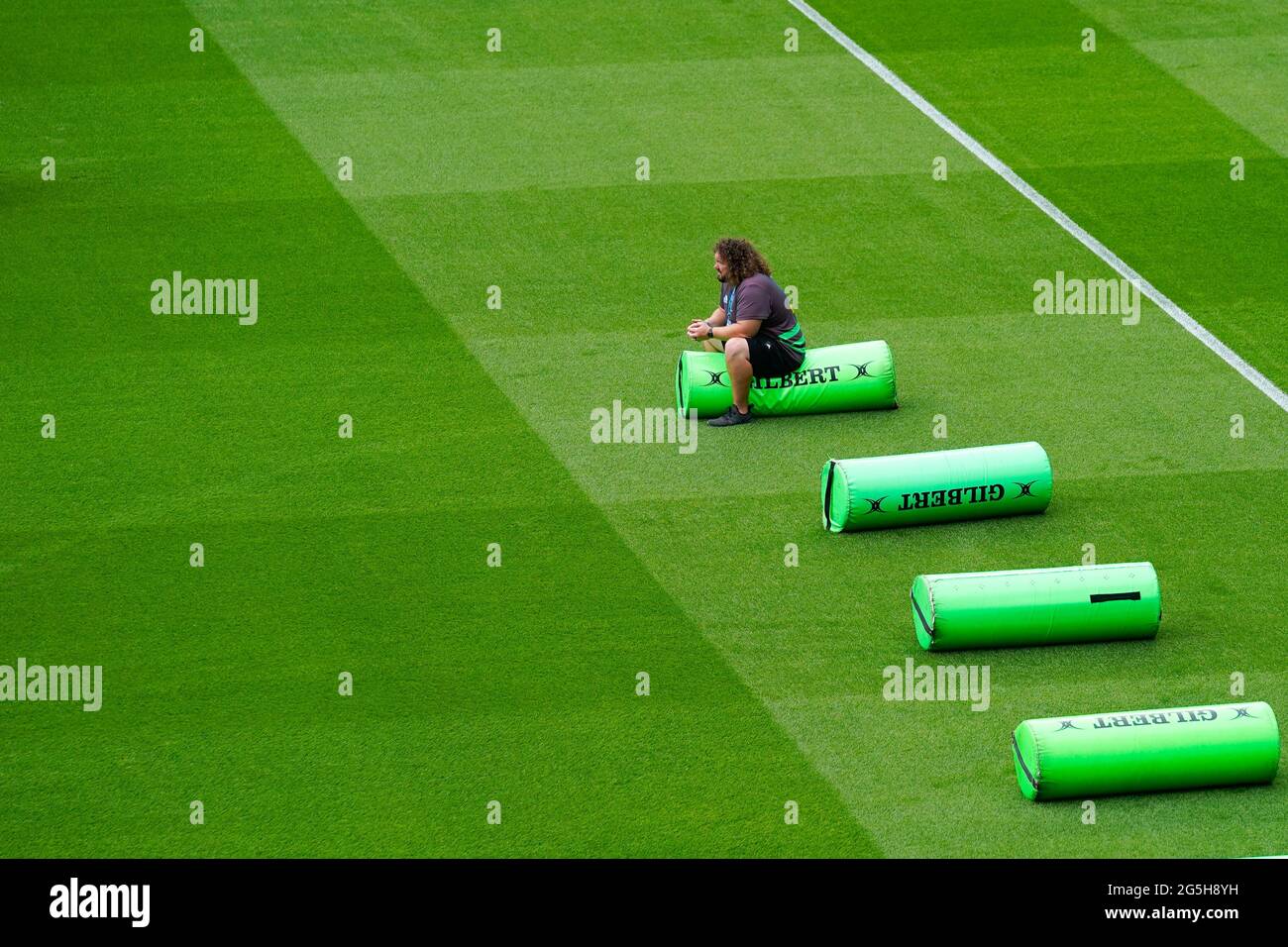 Adam gallagher hi-res stock photography and images - Alamy