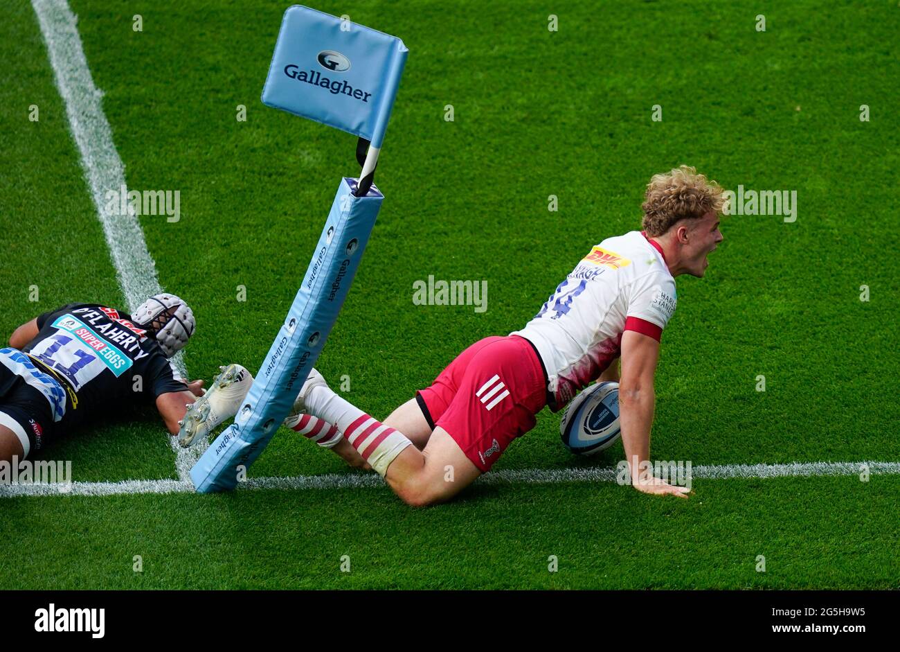 Scoring try hi-res stock photography and images - Alamy