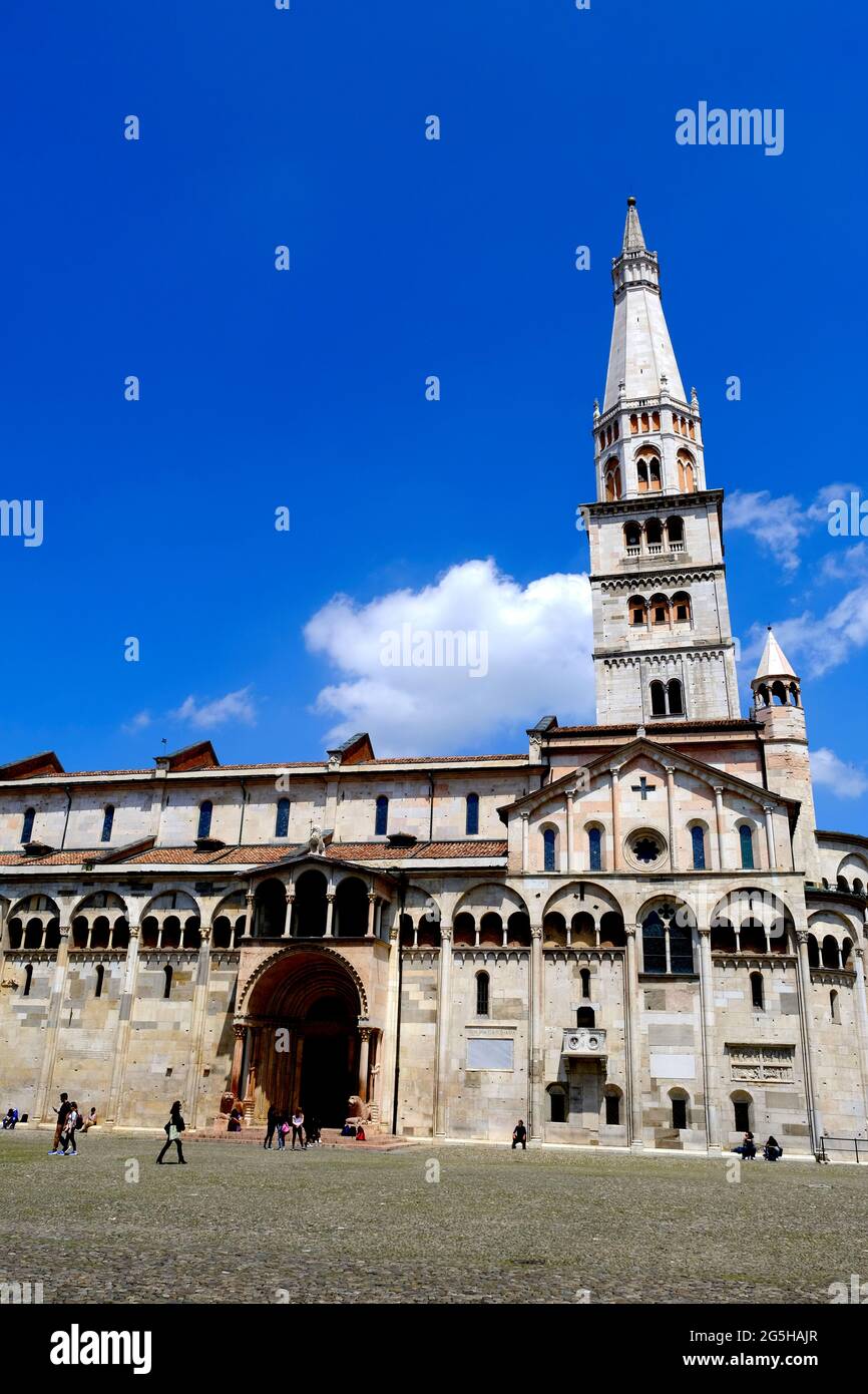 Modena cathedral church hi-res stock photography and images - Alamy
