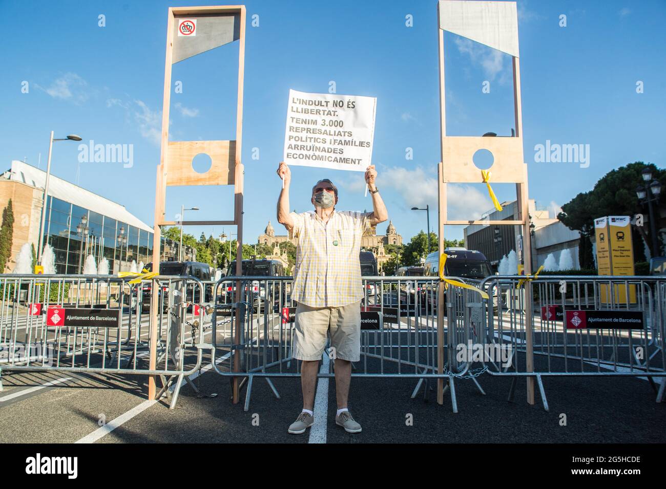 Guillotines hi-res stock photography and images - Alamy