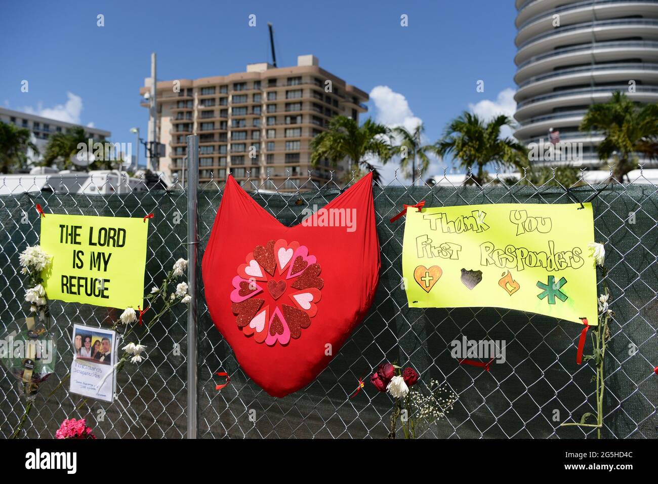 Surfside FL, USA. 27th June, 2021. A make shift memorial is stet up as ...