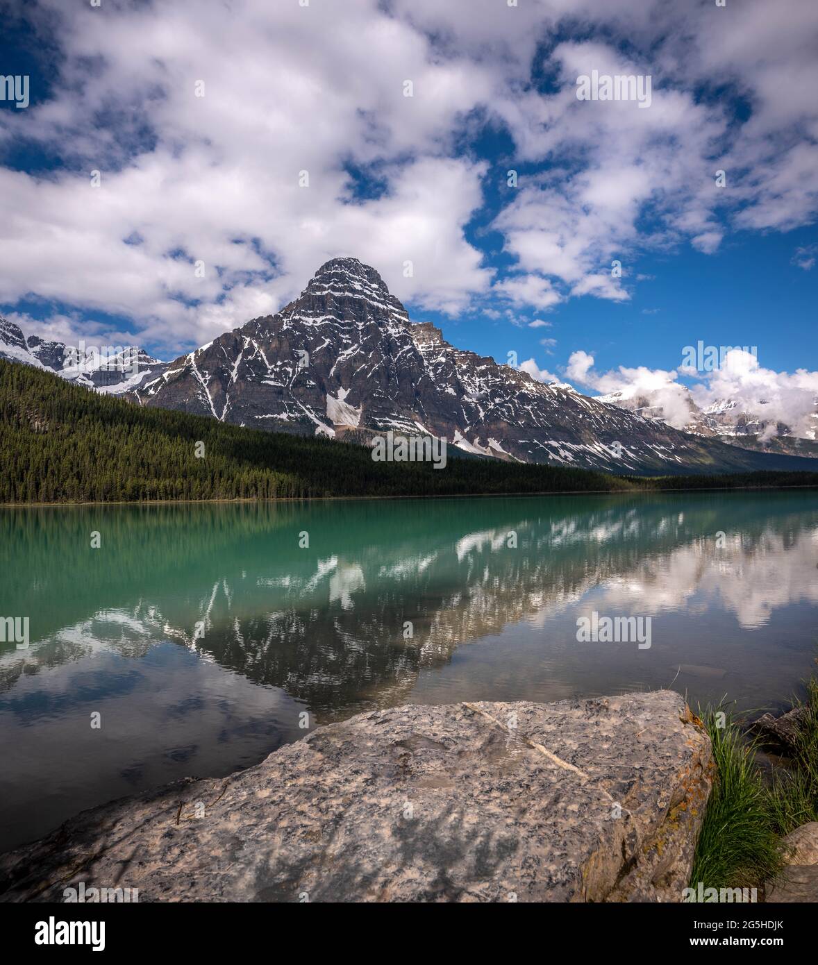Aqua lake hi-res stock photography and images - Alamy