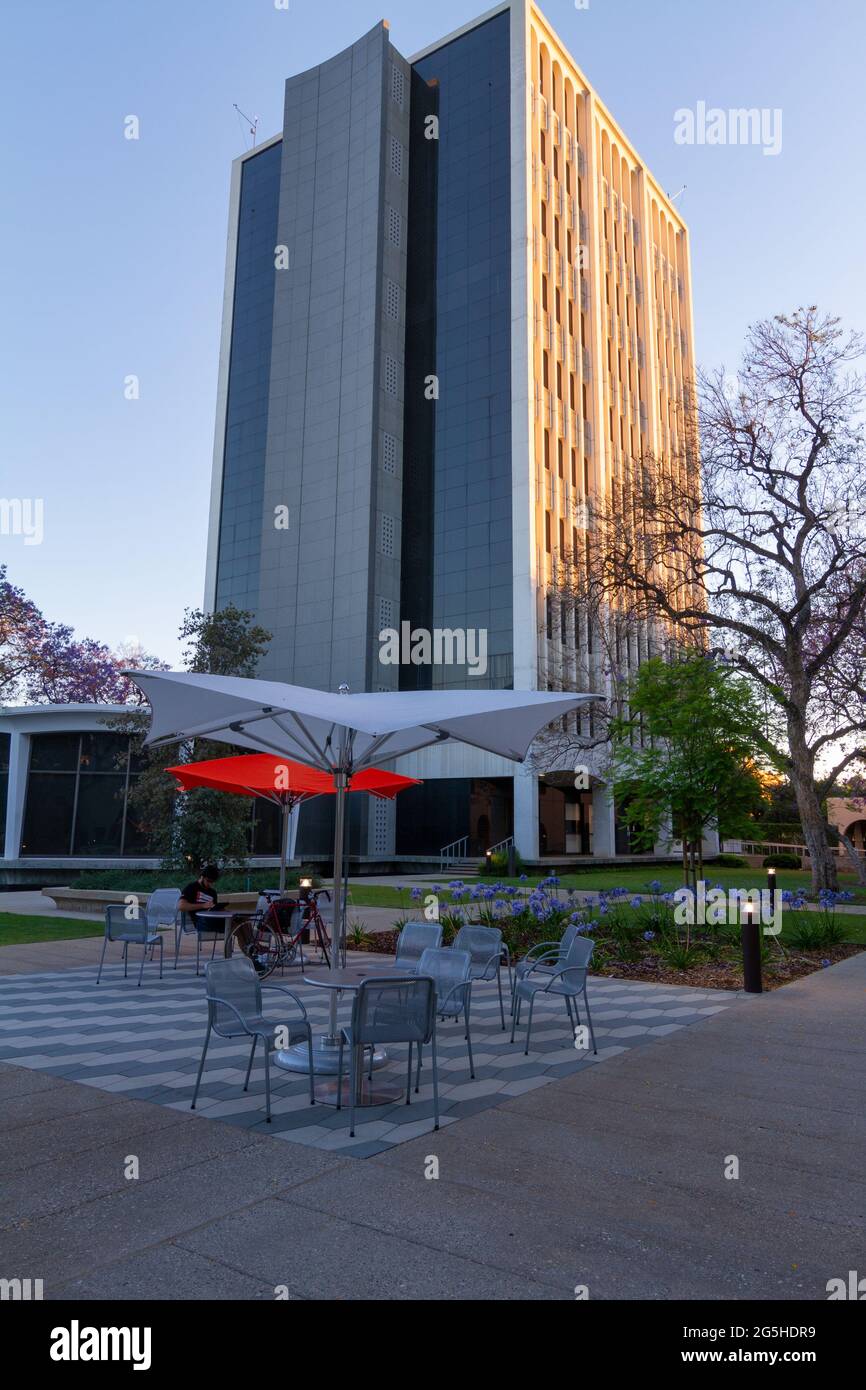 Back to campus hi-res stock photography and images - Alamy