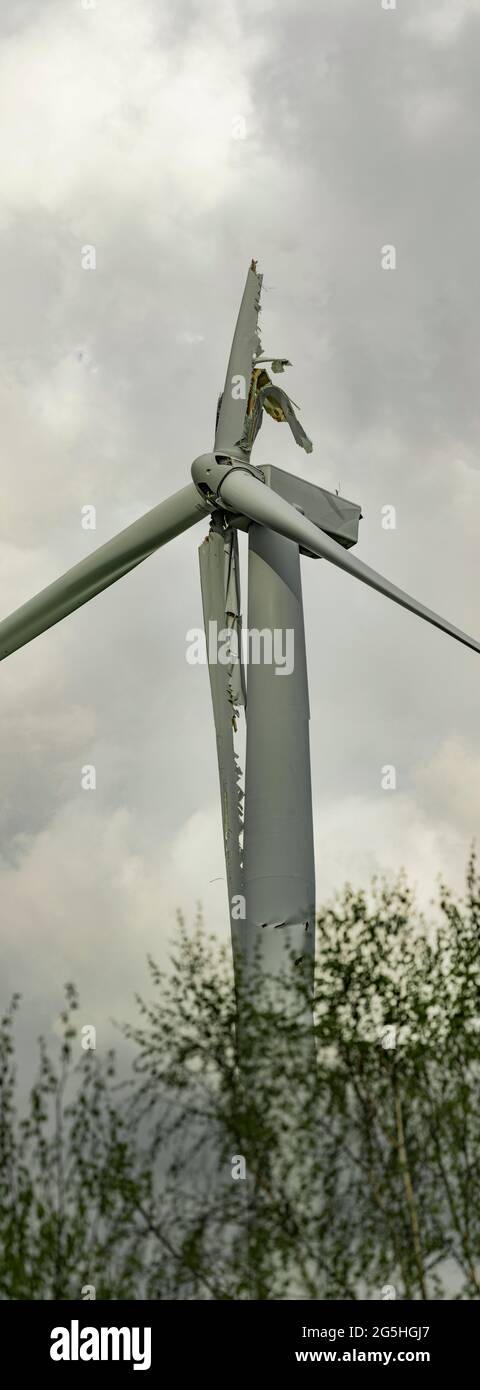 Destroyed Wind Turbine Stock Photo - Alamy