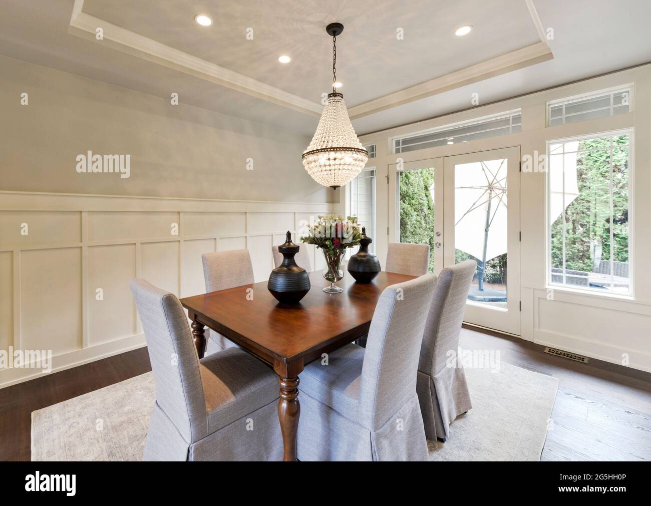 Modern residential dining room interior Stock Photo - Alamy