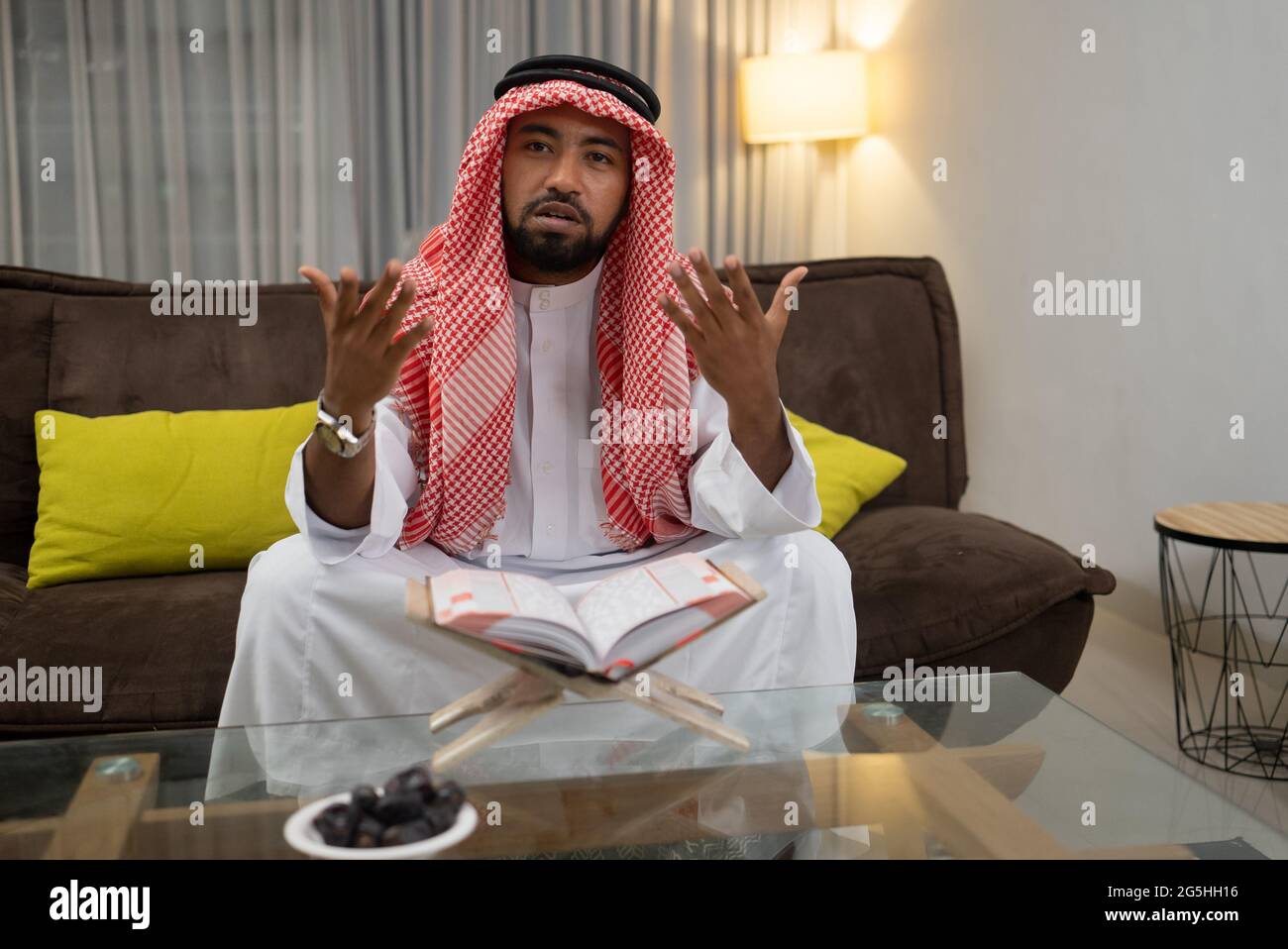 Arab young man reading hi-res stock photography and images - Alamy