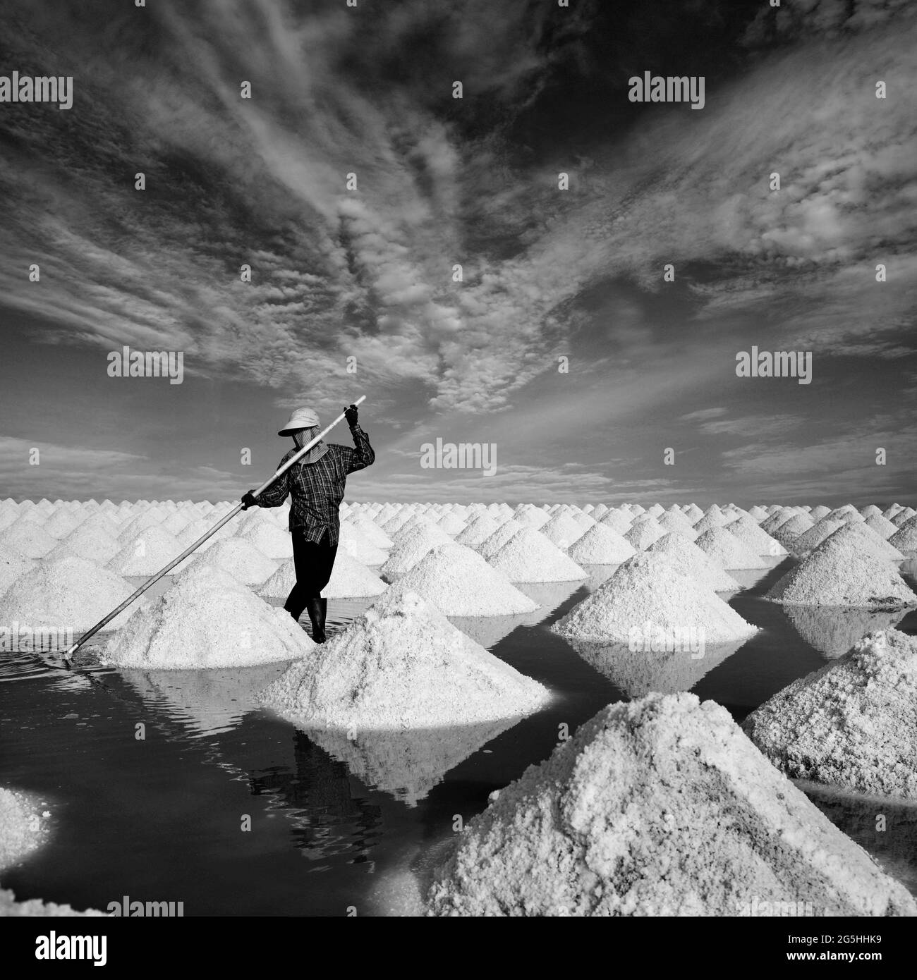Water salt reflection sky Black and White Stock Photos & Images - Alamy