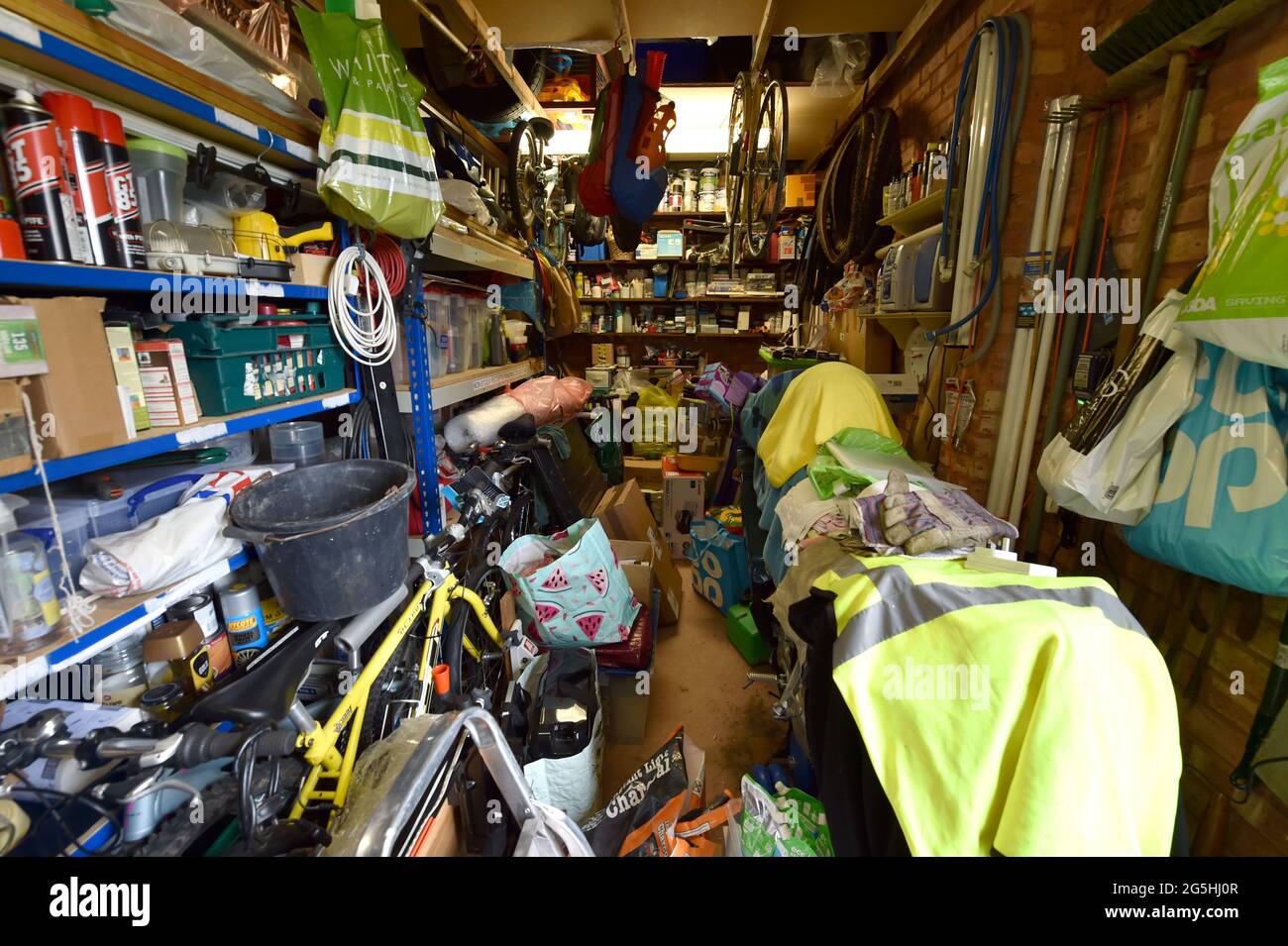 Garage full of junk picture hi-res stock photography and images - Alamy