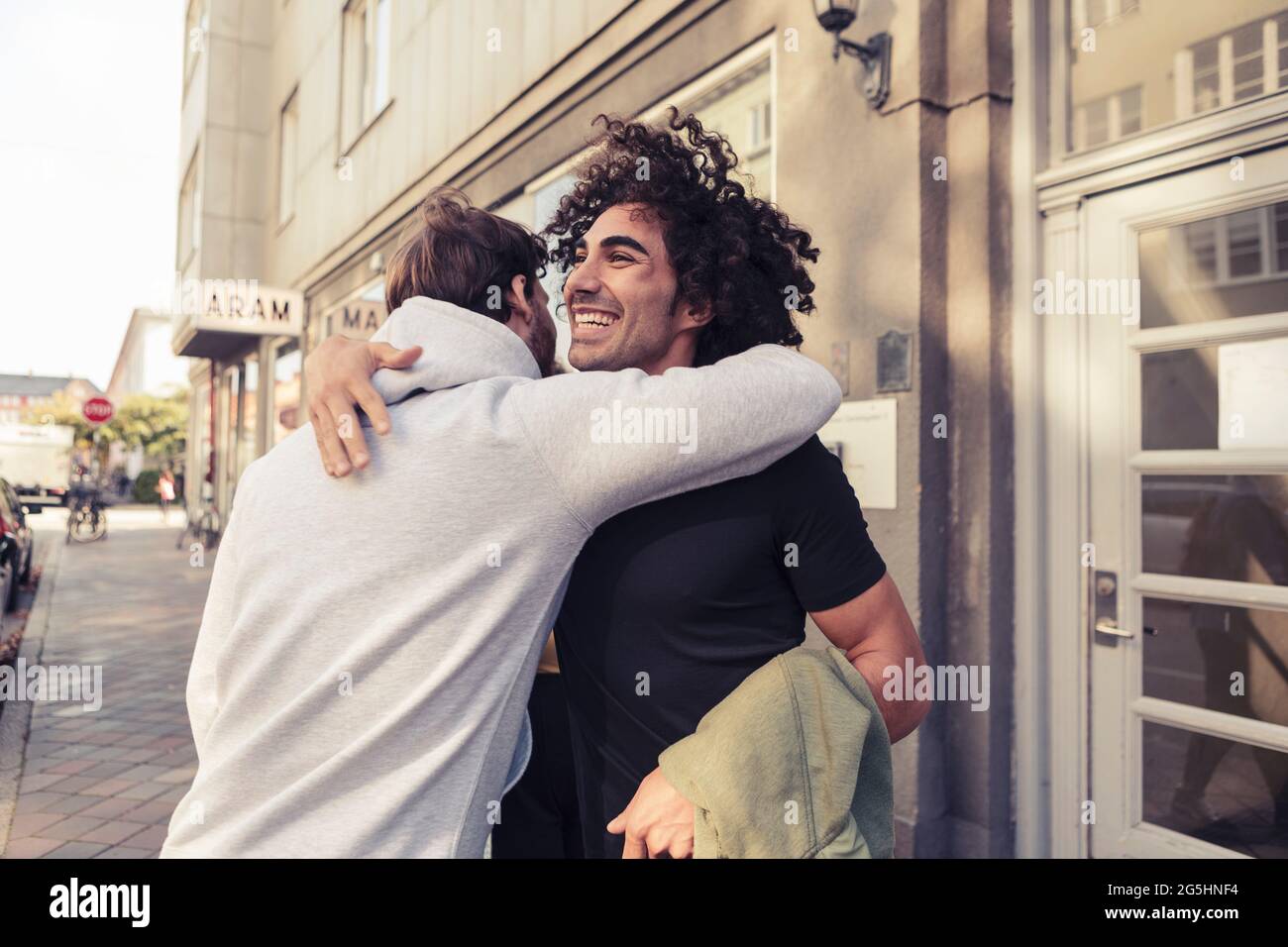 Male friends hugging hi-res stock photography and images - Alamy