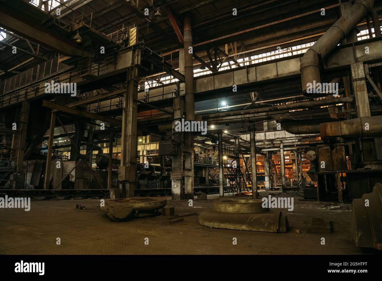 Dark industrial hi-res stock photography and images - Alamy