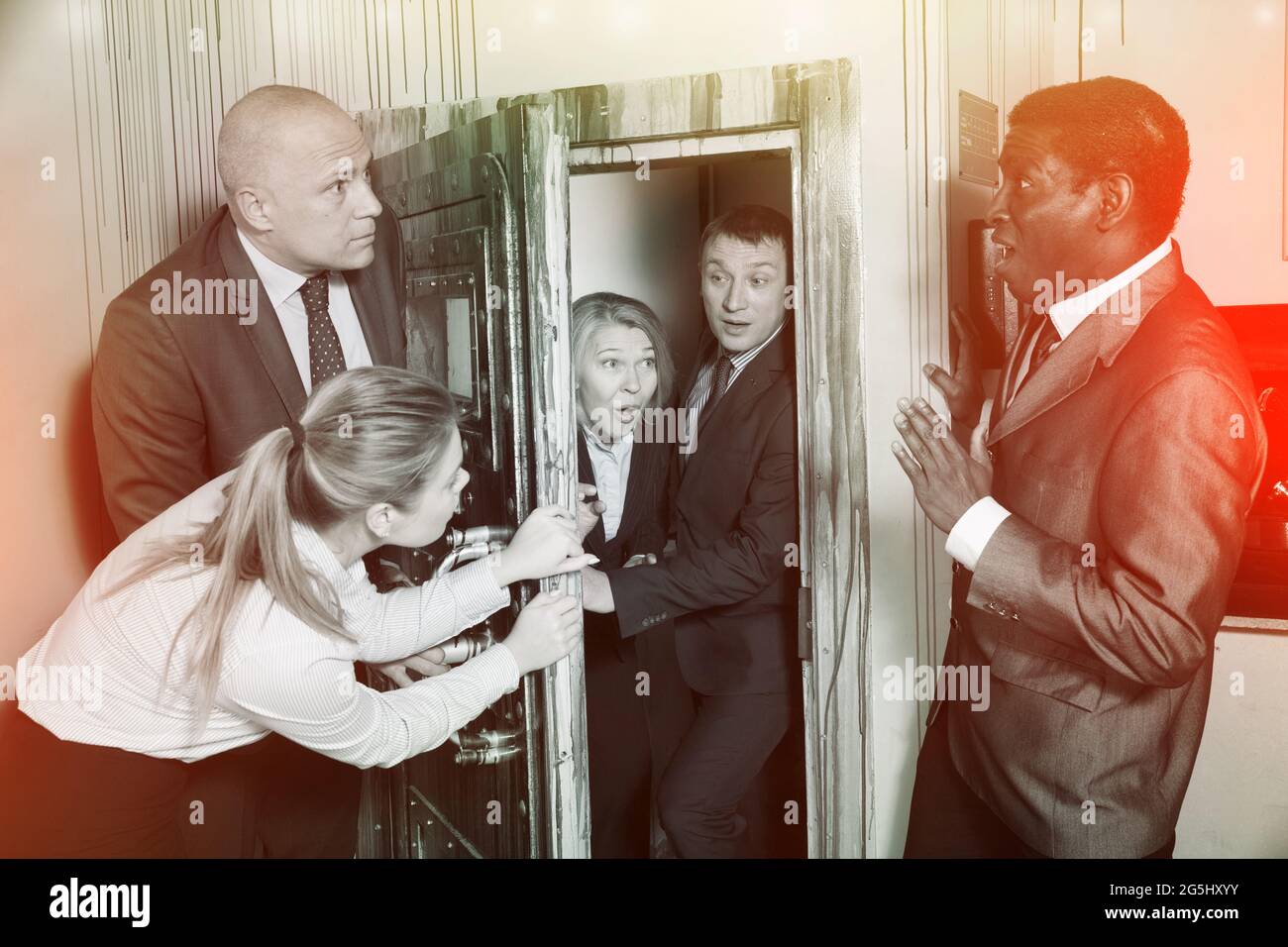 Shutting door hi-res stock photography and images - Alamy