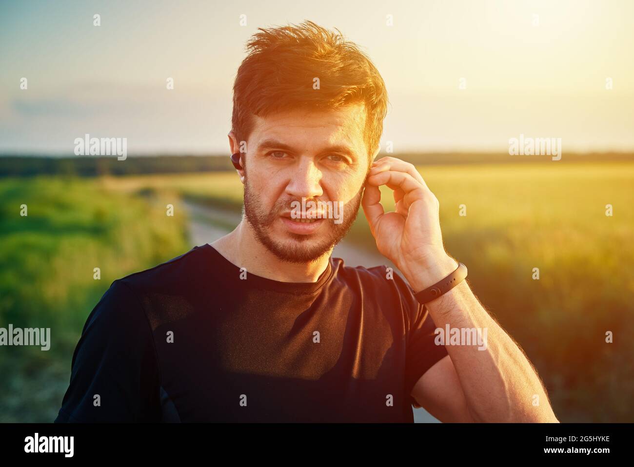 Running turning athlete hi-res stock photography and images - Alamy