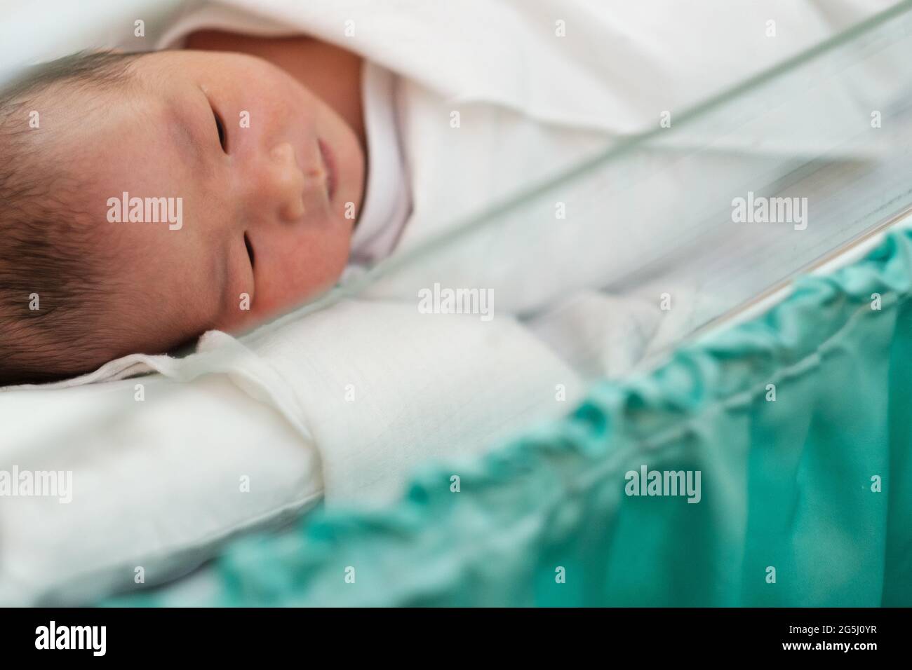 new born infant asleep in the blanket in delivery room Stock Photo - Alamy