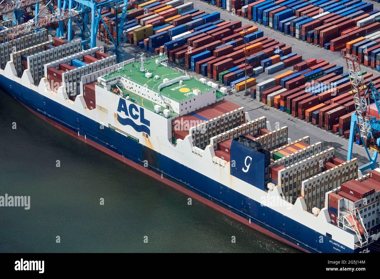 River containers hi-res stock photography and images - Alamy