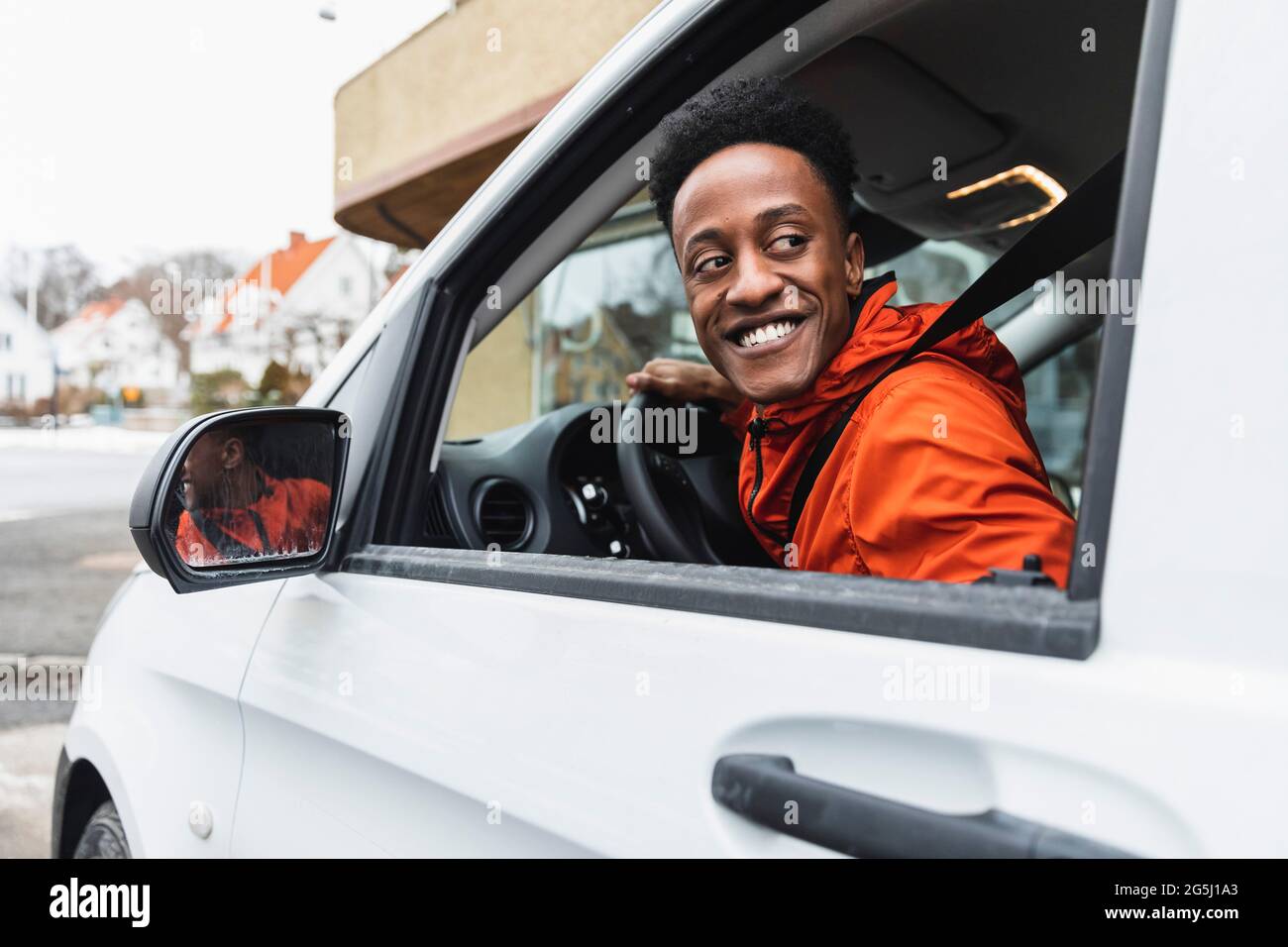 Delivery home window van hi-res stock photography and images - Alamy