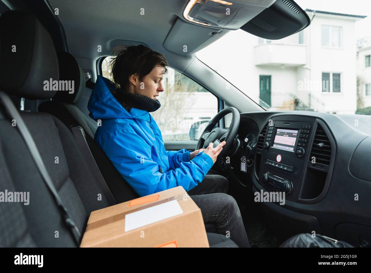 Van driver female hi-res stock photography and images - Alamy