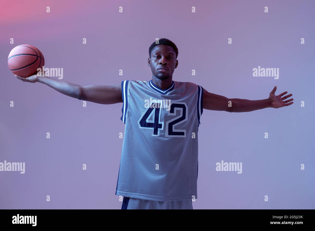 Athletic basketball player hi-res stock photography and images - Alamy