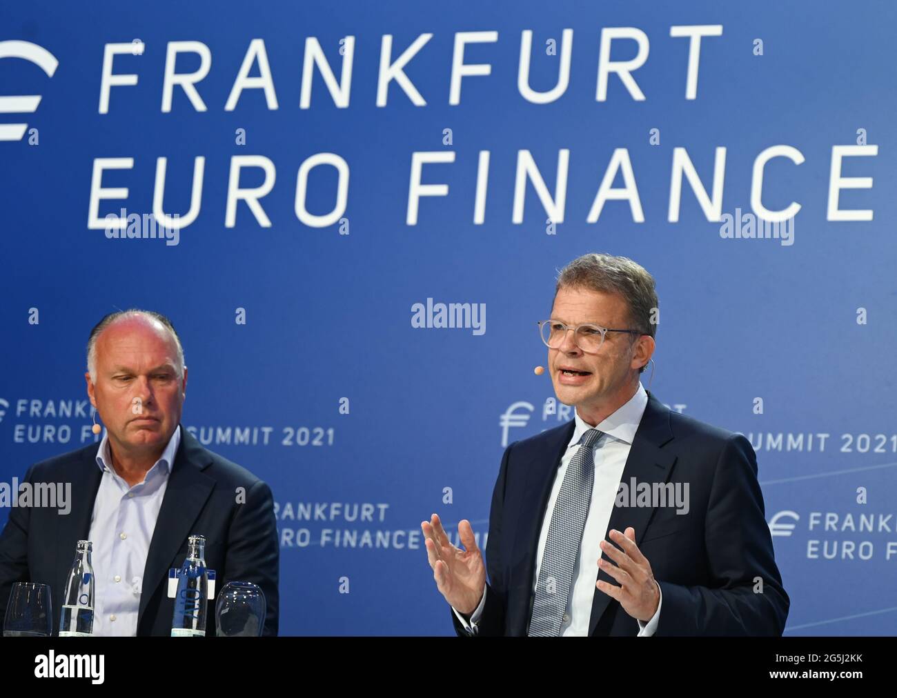 28 June 2021, Hessen, Frankfurt/Main: Christian Sewing (r), CEO of ...
