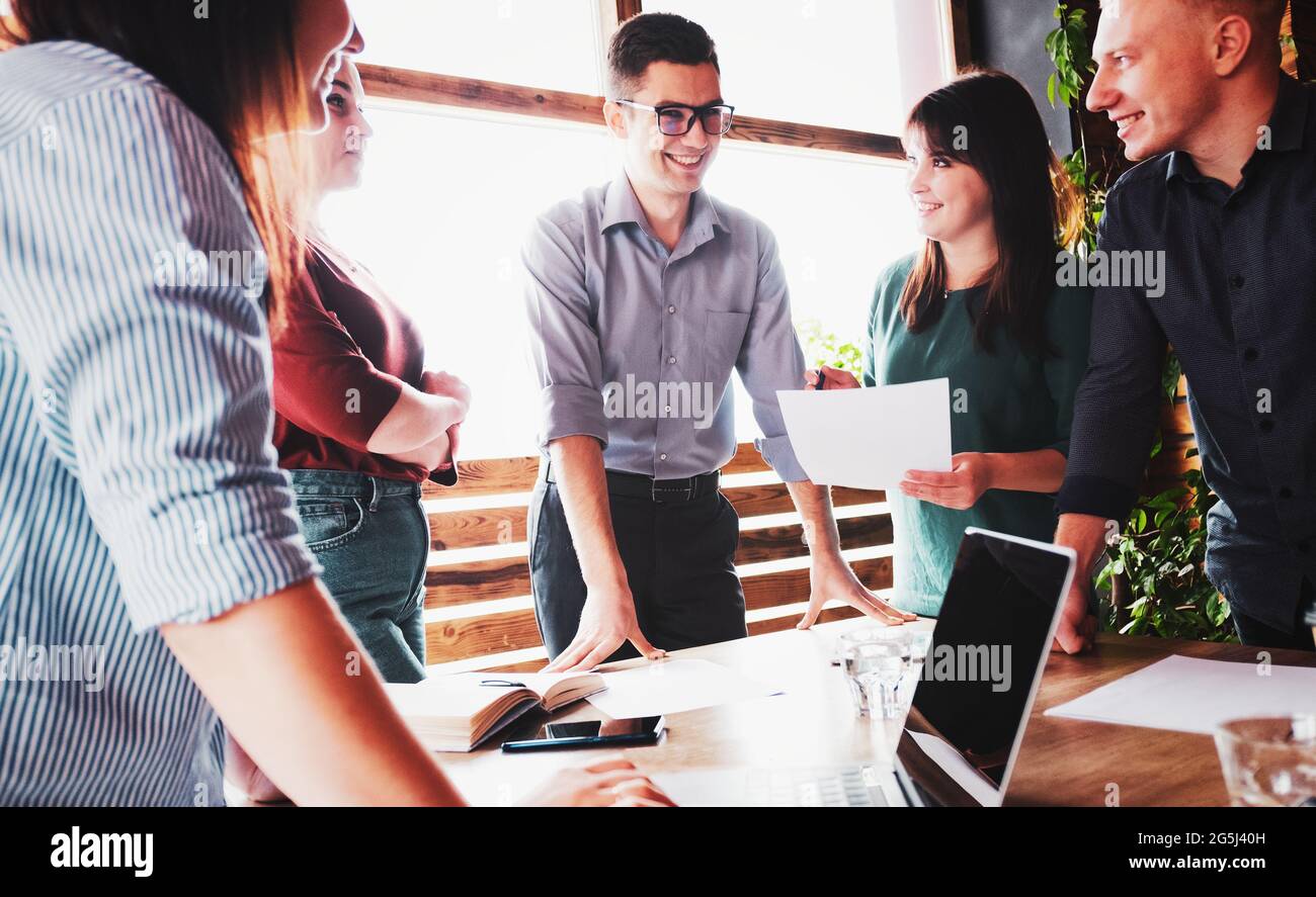 Office gathering hi-res stock photography and images - Alamy