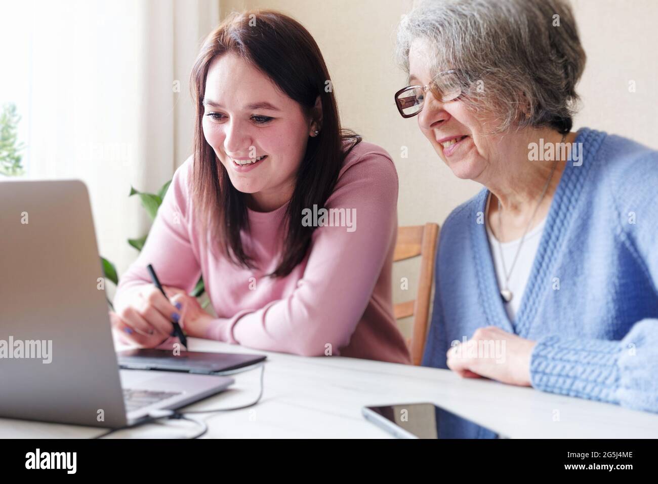 Elderly customer desk hi-res stock photography and images - Alamy