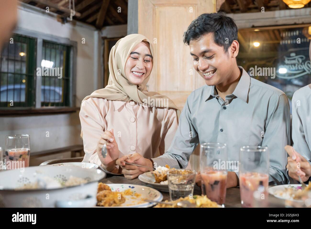 Breaking dishes hi-res stock photography and images - Alamy