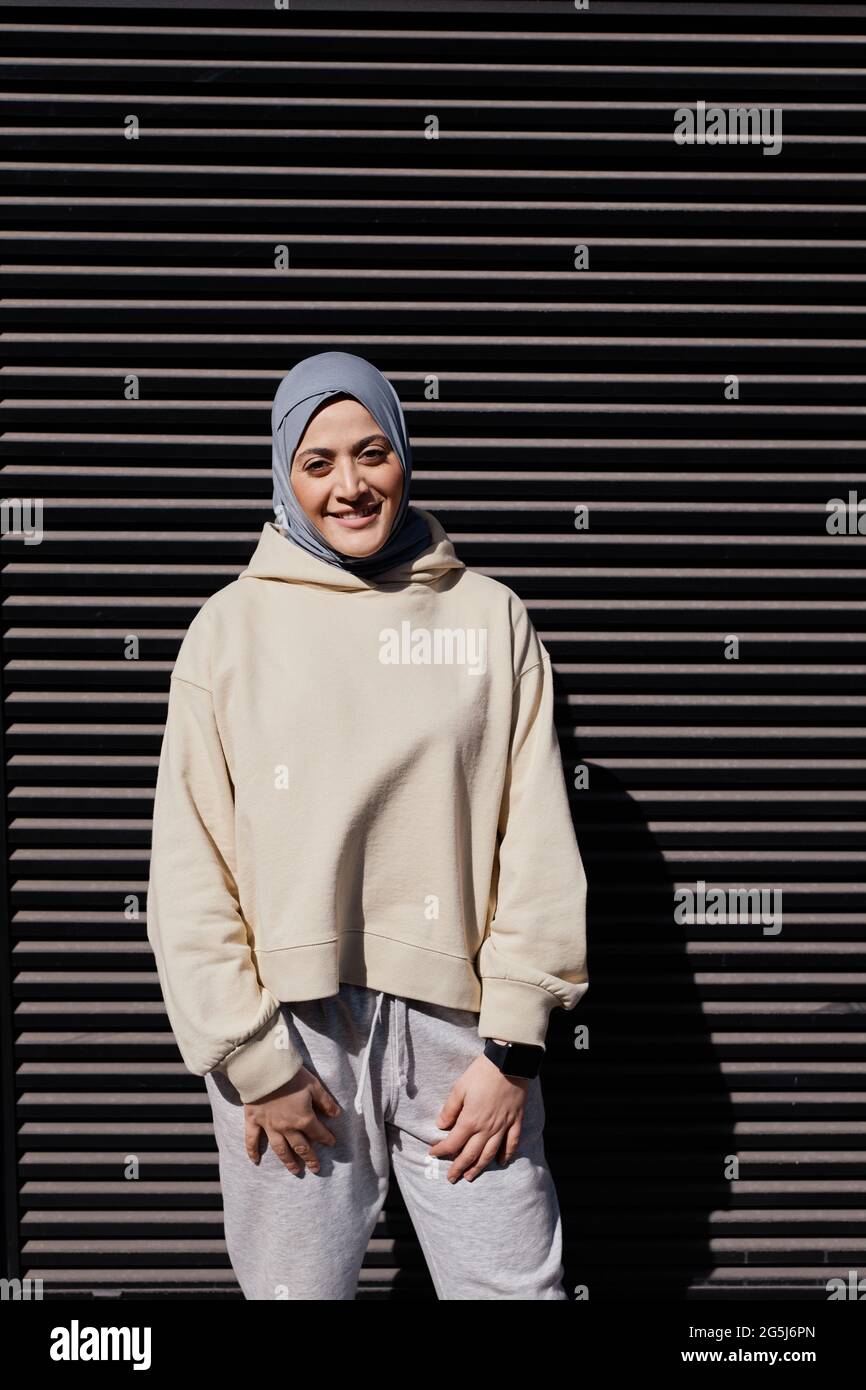 Middle eastern model woman hi-res stock photography and images - Alamy