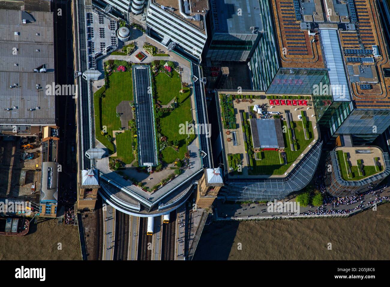 Rooftop gardens hi-res stock photography and images - Alamy