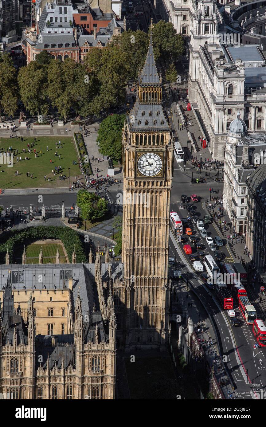Elizabeth tower london vertical view hi-res stock photography and ...