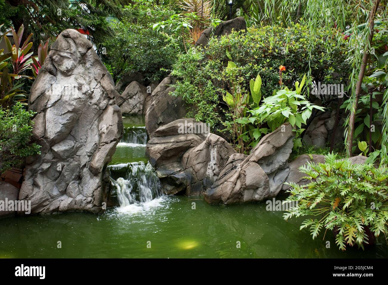 Oriental chinese pond water feature Stock Photo - Alamy