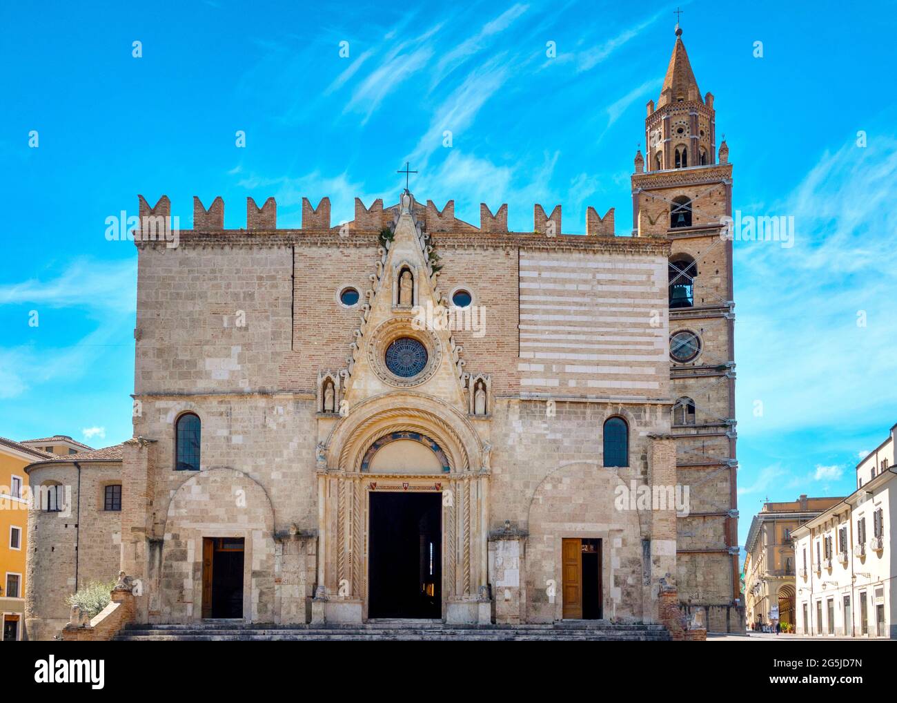 Teramo abruzzo italy cathedral hi-res stock photography and images - Alamy