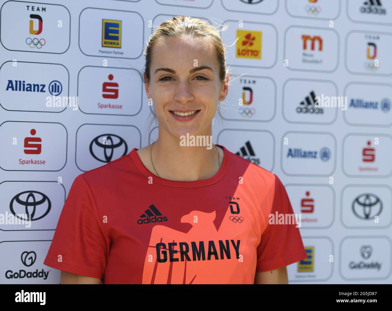 Munich, Germany. 28th June, 2021. Track and field athlete Alexandra ...