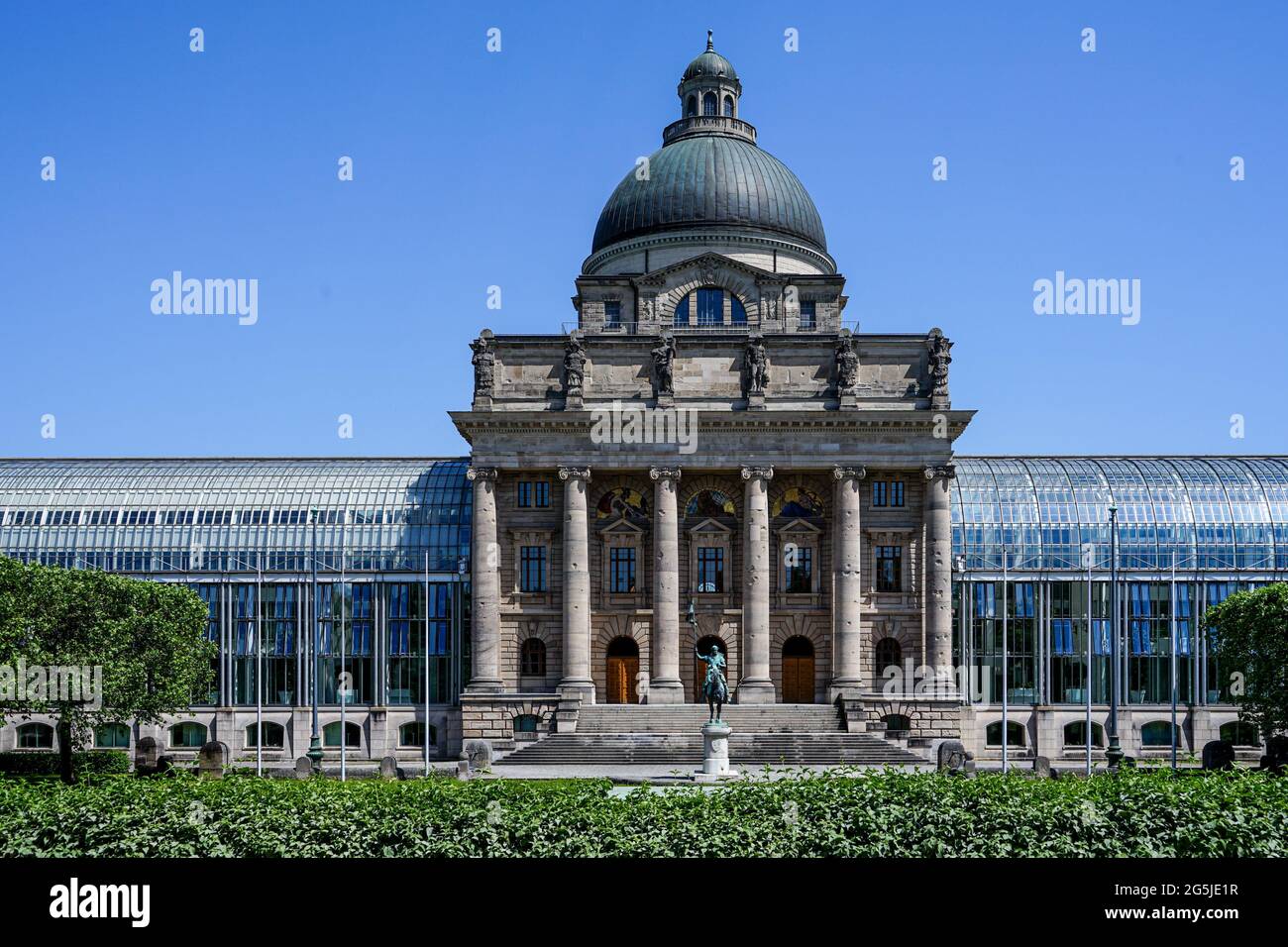 New Chancellery Building High Resolution Stock Photography and Images ...