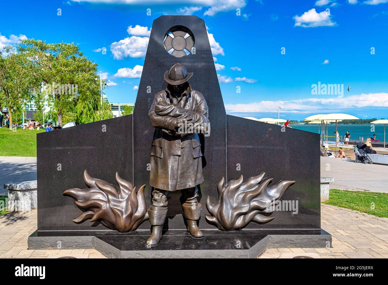 Fireman statue hi-res stock photography and images - Alamy