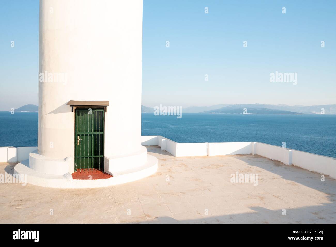 White lighthouse Stock Photo - Alamy